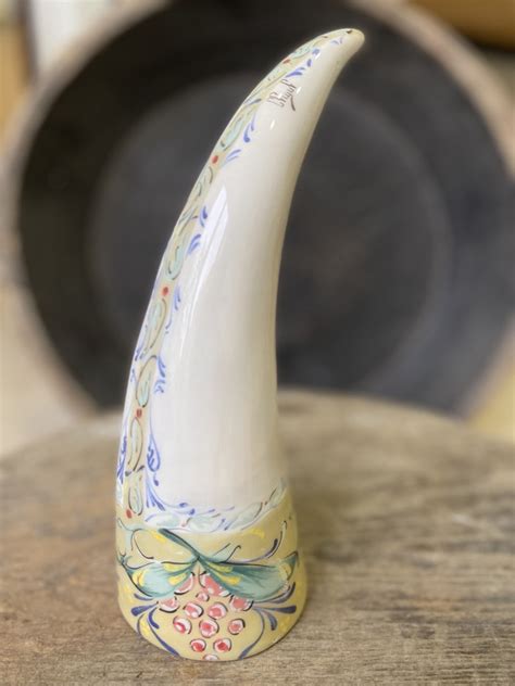 კირკე კერამიკა • Kirke Ceramics ყანწი ვაზი ბეჟი მოხატულობით Veli Store