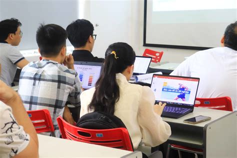 LỄ BẢo VỆ ĐỒ Án TỐt NghiỆp KhÓa HỌc ThiẾt KẾ Uiux Ui05 Idesign Idesign