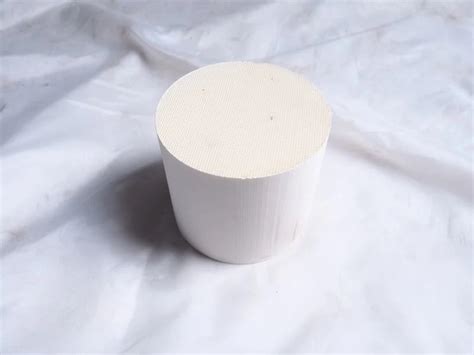 China Treatment Catalyst Supply Honeycomb Ceramic Catalyst Support Monolith Ceramic Substrate