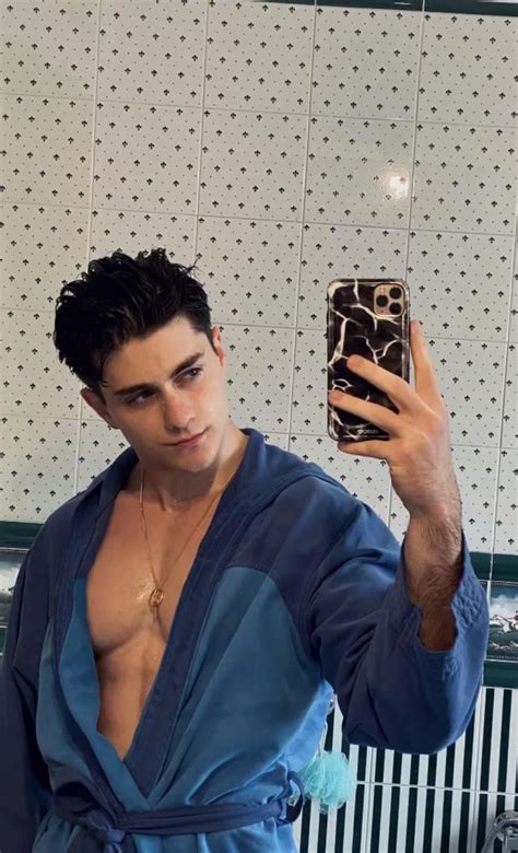Are Shower Pics Trending Rmenshowering
