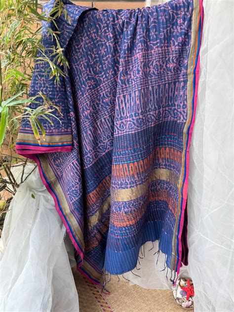 Suronjona বাটিক মোম বাটিক শাড়ি । তাঁত থেকে তৈরি হ্যান্ডলুম সুতি শাড়ির উপর মোম বাটিক দিয়ে