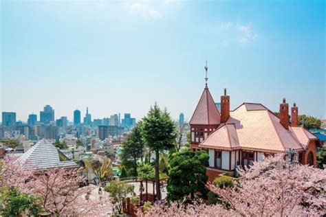 レトロな洋館と桜のコラボ神戸北野異人館街の春景色ウォーカープラス