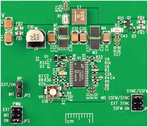 单个 2mhz 升降压型控制器能驱动整个 Led 车前灯组，并且满足 Cispr 25 Class 5 Emi 规格要求 Analog Devices