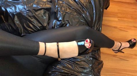 Red Heels And Black Leggings Pics Xhamster