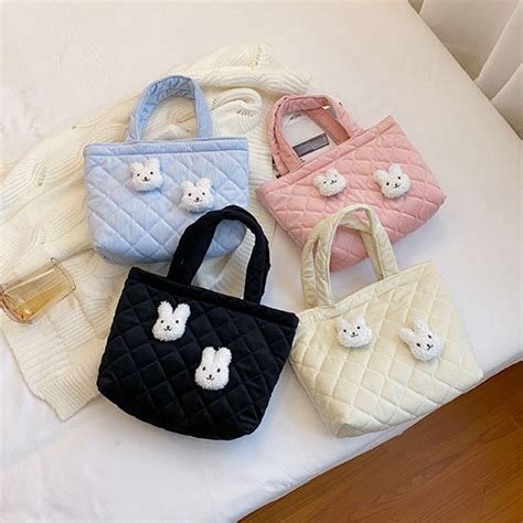 러블리 토끼 브로치 퀼팅 토트백 겨울가방 퀼팅패딩백 패딩에코백 패딩가방 손목가방 미니백 미니가방 에이블리