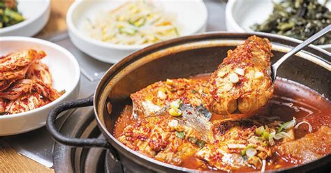 무 한 조각 생선 한 토막이 만든 익숙하고 거룩한 맛