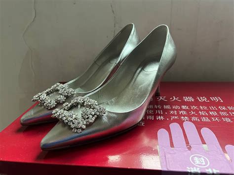 高跟爱好者 on Twitter 群友分享的扫楼图片 cl真的太好射了鞋子都是少妇的香味 摩擦的时候真的很舒服哦 就像在草她的逼一样 想进