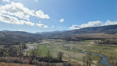 Южная часть Белогорского водохранилища в Крыму полностью высохла фото