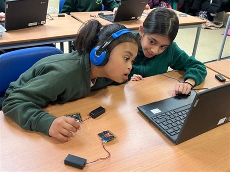 New Microbit Python Editor Helps Young People Learn Programming Skills