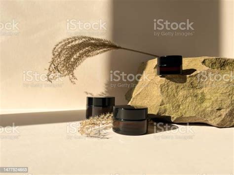 크림으로 피부 관리를위한 포장 유기농 화장품의 개념 정면도 0명에 대한 스톡 사진 및 기타 이미지 0명 갈색 건설 플랫폼