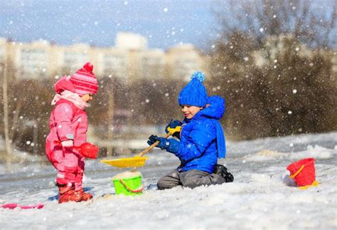 Как одевать детей на прогулку в холодное время года советы доктора Комаровского