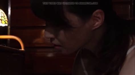 MADRE JAPONESA SE EXCITA CON SU HIJO Y LO FOLLA