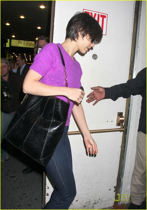 Katie Holmes Is A Pink Performer Photo 1472371 Katie Holmes Pictures Just Jared