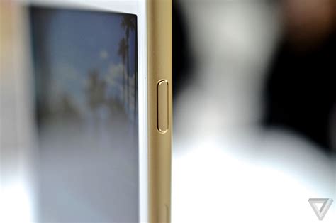 The IPhone Plus Hands On Yeah It S Big The Verge