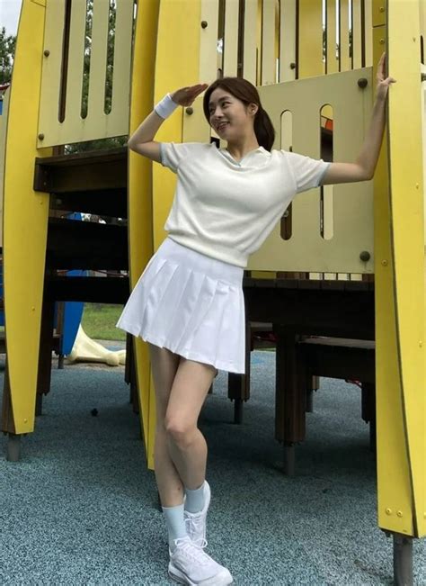 패션엔 ‘아기 엄마 강소라 상큼 발랄 프레피룩 ‘감출수 없는 베이글미