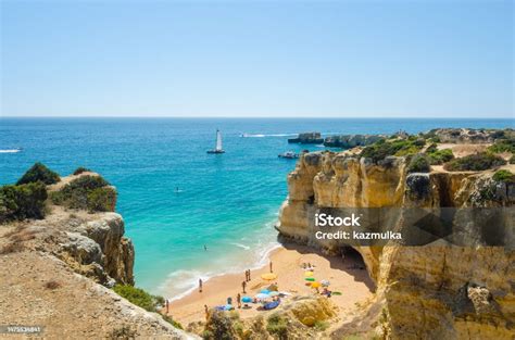 황금빛 석회암 절벽 대서양 포르투갈 남부 알가르베 파로 지구 알부페이라의 토끼 해변 이 있는 아름다운 풍경 포르투갈에 대한 스톡 사진 및 기타 이미지 Istock