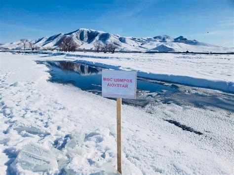 ОБЕГ ын 📣‼️Хавар эхлэхэд нарны туяа Цэнгэг нуур голын мөсөн дээр туссанаар мөсийг нэвтлэн