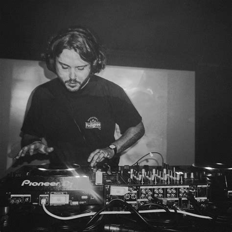 Magee · Artist Profile