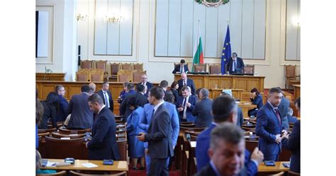 Депутатите удължиха последния си работен ден за годината