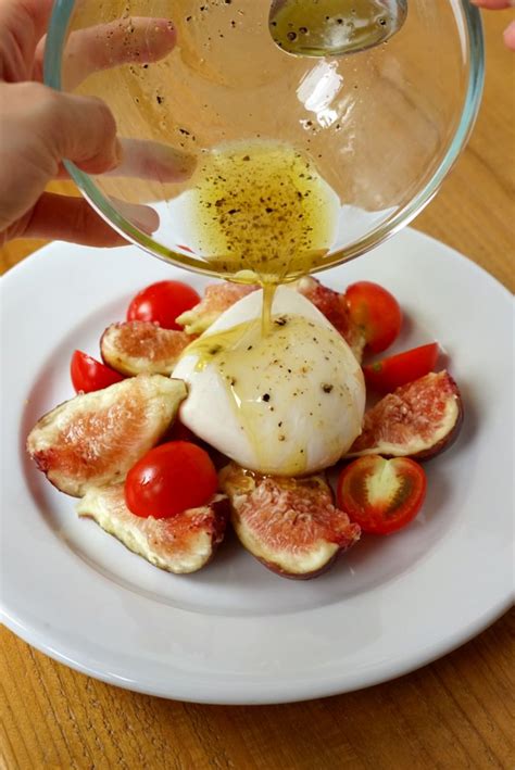 【簡単前菜レシピ】いちじくとミニトマト、モッツァレラの前菜の作り方【料理家 あやかの旬野菜を使ったアペロおつまみ Vol 18 〜レシピで旅するヨーロッパ〜】 フードandドリンク