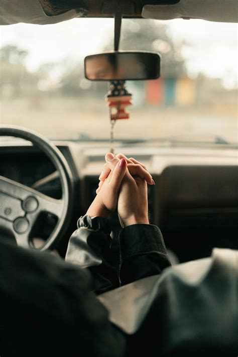 가죽 자켓 공유된 순간 관계 낭만적인 단란함 대시보드 레트로 자동차 로드 트립 로맨스 매달려 장식 미국 국기