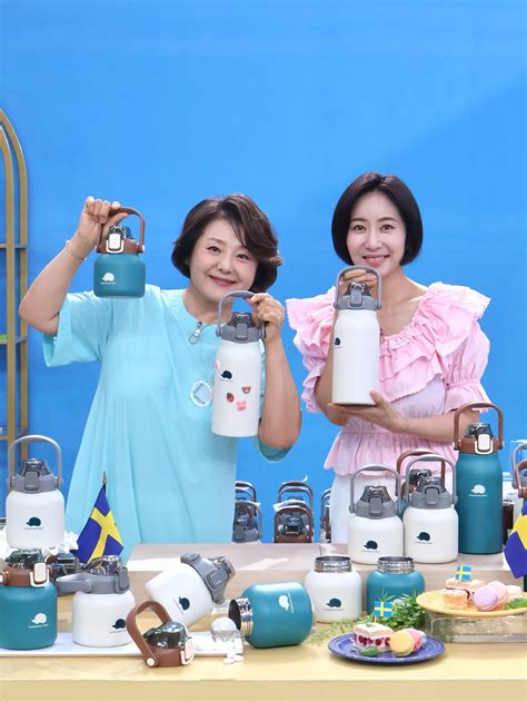 최유라쇼 방금 유라 언니가 보내온 따끈따끈한 사진📸 사진마다 눈에 띄는 게 하나 있죠 바로 칸쿄제습기 제습기 중에 이만큼 가볍고 시원하고 습기 잘 잡아주는 제품