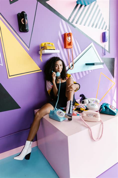 개념 예술 나타내는 독창성 드레스 매혹적인 모델 미드 센츄리 스타일 빈티지 느낌 빈티지 사진 사진 걸기 사진