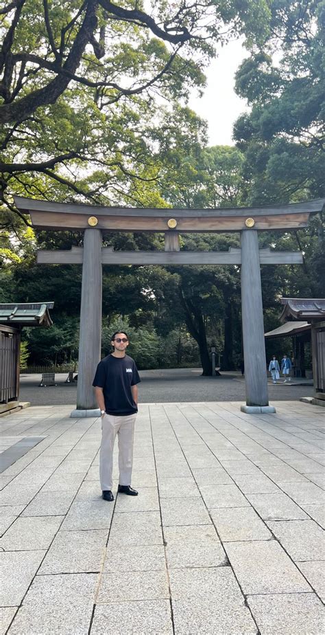 About Shaun Smerling Medium