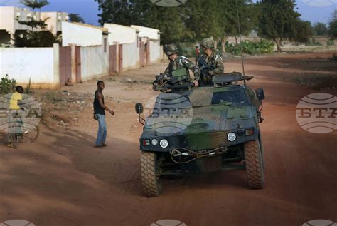 Франция ще изтегли войските си от Буркина Фасо до месец съобщи Париж Утро
