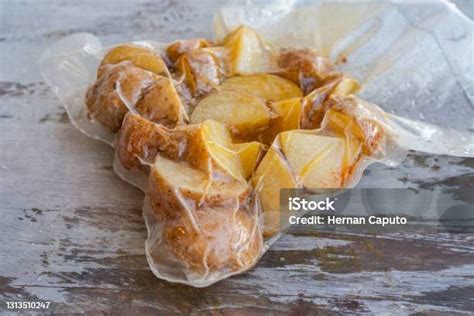 저온 조리 또는 수비드에 대 한 준비가 감자진공 밀봉 가방 채소에 대한 스톡 사진 및 기타 이미지 채소 가방 밀폐된 Istock