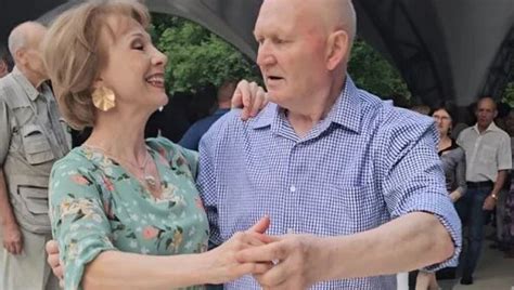 Шикарные танцы в парке Сокольники Солнышко на ладошке Дзен Смотреть онлайн в поиске