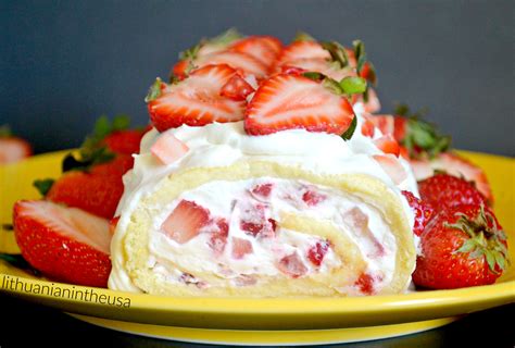 Spanish Strawberry And Cream Roll Brazo Gitano De Fresa Y Nata Ispaniškas Vyniotinis Su