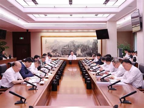 省委常委会召开会议 认真学习贯彻习近平总书记重要讲话重要指示精神 研究我省贯彻落实意见 省委书记王浩主持