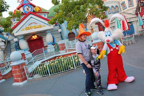 Roger Rabbit Steals The Show At Mickeys Halloween Party As Disneyland