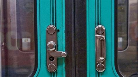 Fermeture Brutale Dune Porte De Metro Une Vidéo Qui Buzz Ligne 7