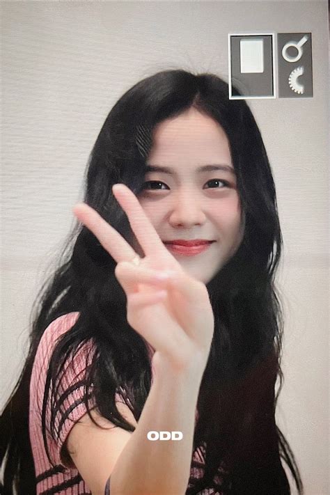 ㅍㅍ On Twitter ㅜ 이거찍고 진짜 웃겨서 웃엇음 나는 찍느라 말 안하는데 옆에 빠수니들 말 다받아주면서도 잠깐 비는타임잇으면 여기브이야~ 느낌으로 브이를 갈겨줌