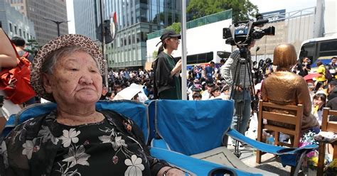 폭염에도 자리 지키는 길원옥 할머니