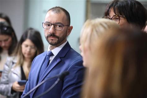 Общинските съветници от ГЕРБ СДС В София зреят бунтове заради насилието и ремонтите