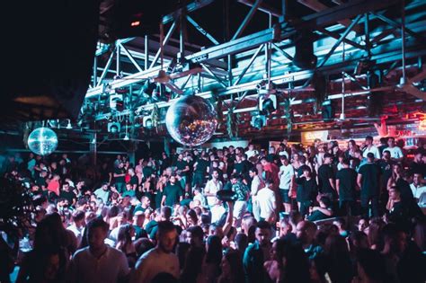 Splav Lasta Nova Godina