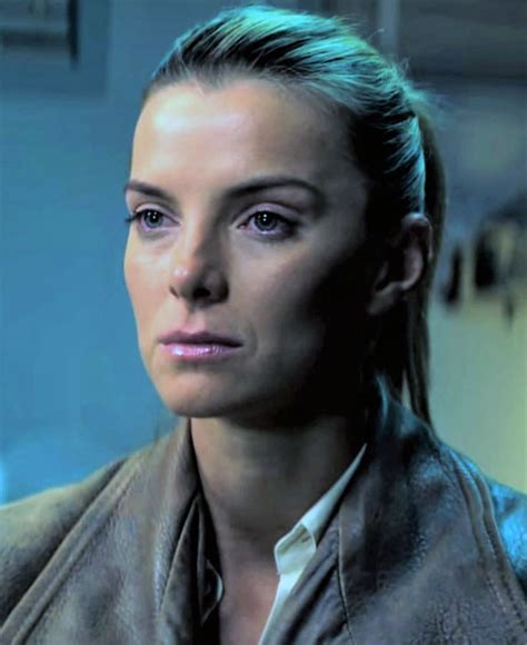 Betty Gilpin Nude Photos Scenes And Porn Video Scandal Planet