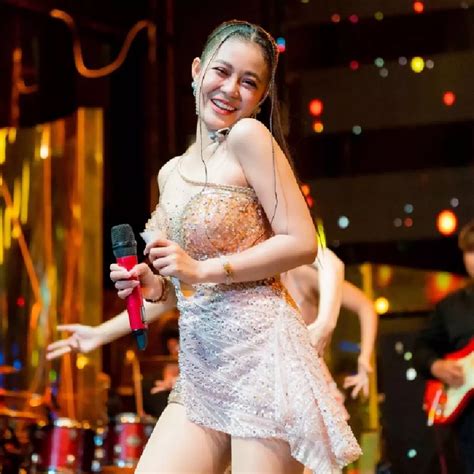 ภาพคลิป ลำไย ไหทองคำ ว่อนเน็ต ประจักษ์ชัย จะดำเนินคดี เปลี่ยนแดนเซอร์ชาย คมชัดลึก