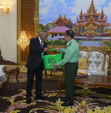 နိုင်ငံတော်စီမံအုပ်ချုပ်ရေးကောင်စီဥက္ကဋ္ဌ တပ်မတော်ကာကွယ်ရေးဦးစီးချုပ် ဗိုလ်ချုပ်မှူးကြီး မင