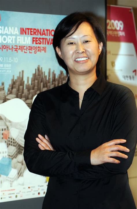 한인들이 모여 빚어낸 기적 윤여정 수상의 숨은 주역들 한국일보