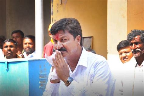 Ramesh Jarkiholi Questioned By Sit In Sex For Job Case