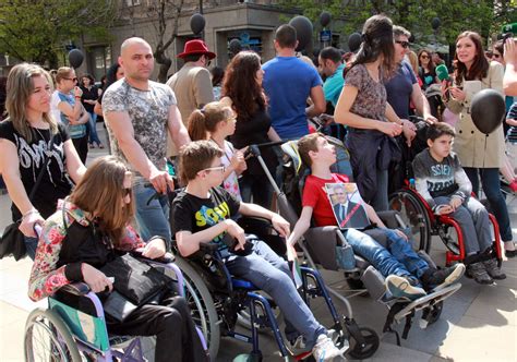 КЛУБЪТ НА СОЦИАЛНИЯ РАБОТНИК ОТБЕЛЯЗА С ФЛАШМОБ ДЕНЯ ЗА ЗАЩИТА НА ПРАВАТА НА ХОРАТА С УВРЕЖДАНИЯ