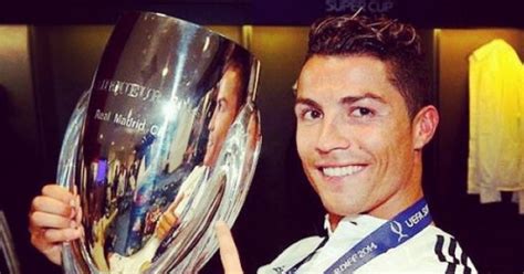 슈퍼컵 우승호날두 트로피 인증샷