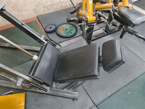 تعمیرو تعویض تجهیزات ورزشی در سراهای دانشجویی معاونت دانشجویی فرهنگی