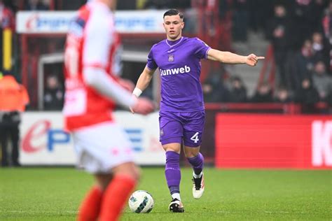 Lavis De Lexpert Même Le Chouchou Simic Nest Pas Sûr De Sa Place à Anderlecht La Dhles