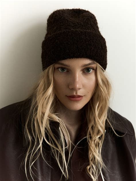 Шапка бини из мягкой пряжи Lichi Online Fashion Store