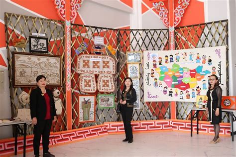 ДИЗАЙН ТЕХНОЛОГИЙН БАГШ НАРЫН БҮТЭЭЛИЙН ҮЗЭСГЭЛЭНД 35 БАГШИЙН 200 ГАРУЙ БҮТЭЭЛ ДЭЛГЭГДЛЭЭ